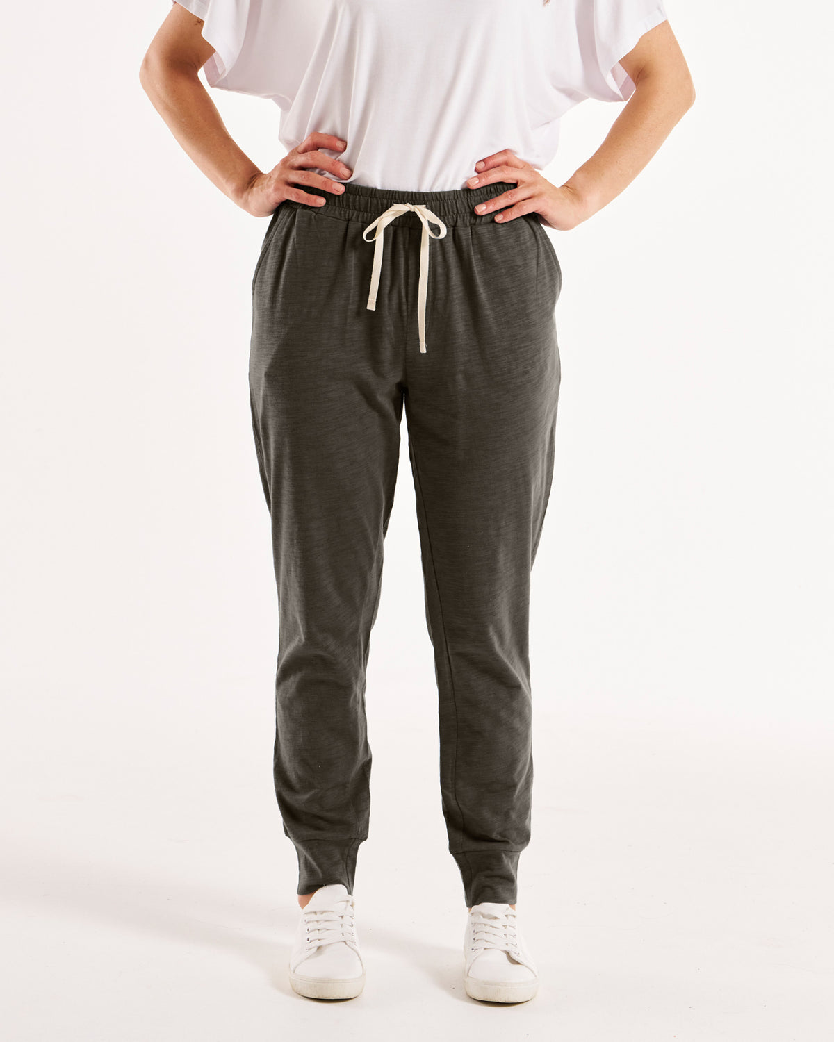 Casual Bottoms: Find Your Perfect Pants in Betty Basics Collection